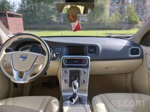 Pelēks Volvo V60 2015 Rīga, ar dzinēja tilpumu 2.00 L un nobraukumu 329 tūkst. km par 7500 €, foto 8 vietnē AUTOMOTO.COM.LV