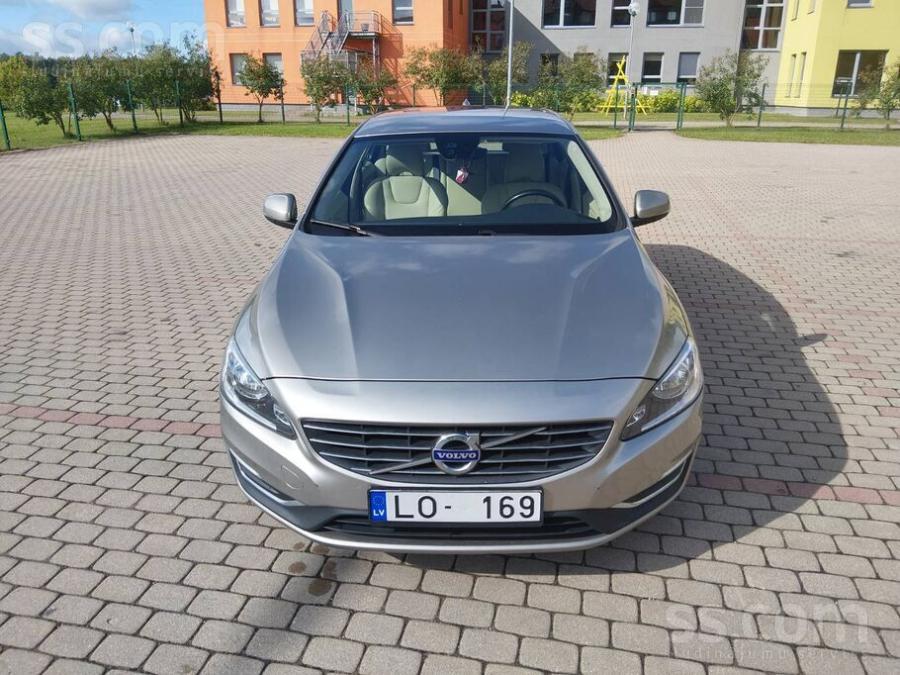 Pelēks Volvo V60 2015 Rīga, ar dzinēja tilpumu 2.00 L un nobraukumu 329 tūkst. km par 7500 €, foto 9 vietnē AUTOMOTO.COM.LV