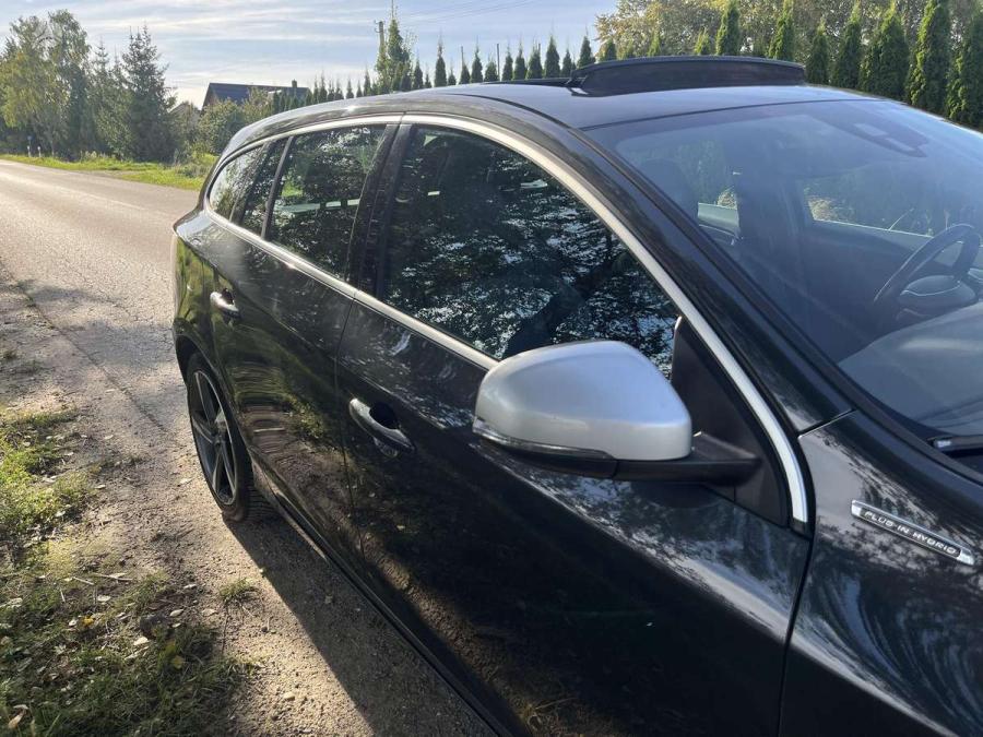 Pelēks Volvo V60 2015 Prienai, ar dzinēja tilpumu 2.40 L un nobraukumu 260 tūkst. km par 7750 €, foto 3 vietnē AUTOMOTO.COM.LV