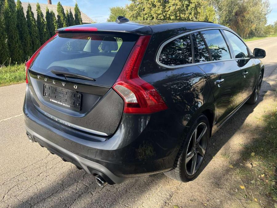 Pelēks Volvo V60 2015 Prienai, ar dzinēja tilpumu 2.40 L un nobraukumu 260 tūkst. km par 7750 €, foto 5 vietnē AUTOMOTO.COM.LV