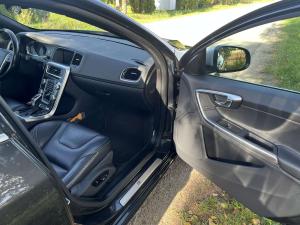 Pelēks Volvo V60 2015 Prienai, ar dzinēja tilpumu 2.40 L un nobraukumu 260 tūkst. km par 7750 €, foto 11 vietnē AUTOMOTO.COM.LV