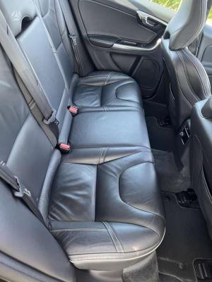 Pelēks Volvo V60 2015 Prienai, ar dzinēja tilpumu 2.40 L un nobraukumu 260 tūkst. km par 7750 €, foto 16 vietnē AUTOMOTO.COM.LV