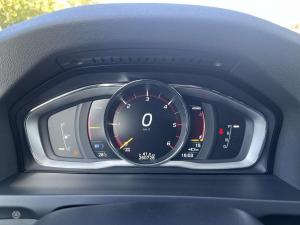 Pelēks Volvo V60 2015 Prienai, ar dzinēja tilpumu 2.40 L un nobraukumu 260 tūkst. km par 7750 €, foto 24 vietnē AUTOMOTO.COM.LV