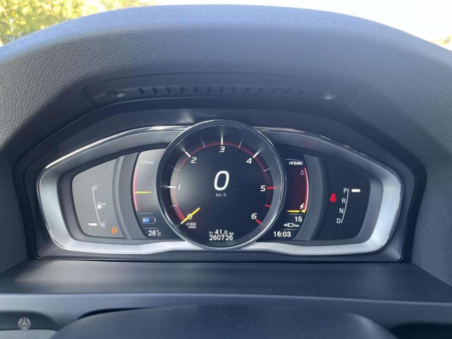 Pelēks Volvo V60 2015 Prienai, ar dzinēja tilpumu 2.40 L un nobraukumu 260 tūkst. km par 7750 €, foto 24 vietnē AUTOMOTO.COM.LV