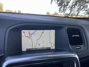 Pelēks Volvo V60 2015 Prienai, ar dzinēja tilpumu 2.40 L un nobraukumu 260 tūkst. km par 7750 €, foto 29 vietnē AUTOMOTO.COM.LV