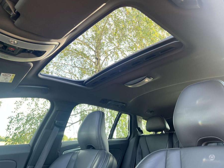 Pelēks Volvo V60 2015 Prienai, ar dzinēja tilpumu 2.40 L un nobraukumu 260 tūkst. km par 7750 €, foto 30 vietnē AUTOMOTO.COM.LV