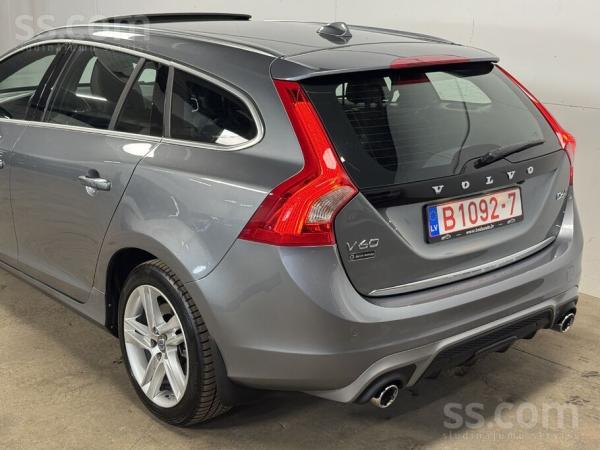 Pelēks Volvo V60 2015 Jūrmala, ar dzinēja tilpumu 2.40 L un nobraukumu 343 tūkst. km par 9450 €, foto 8 vietnē AUTOMOTO.COM.LV