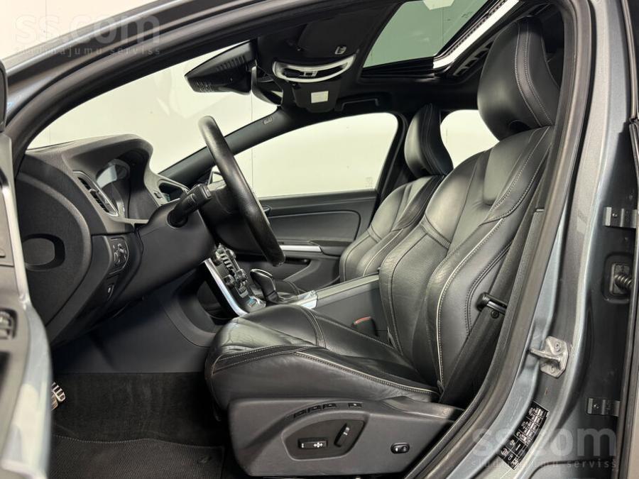 Grey Volvo V60 2015 in Jurmala, with an engine capacity of 2.40 L and mileage of 343 thousand km for 9450 €, photo 16 on AUTOMOTO.COM.LV
