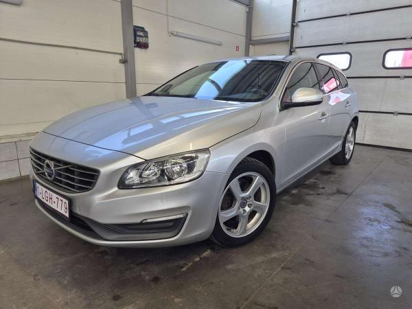 Volvo V60 2015 in Raseiniai on AUTOMOTO.COM.LV Grey Volvo V60 2015 in Raseiniai, with an engine capacity of 1.98 L and mileage of 318 thousand km for 4700 €, photo 1 on AUTOMOTO.COM.LV