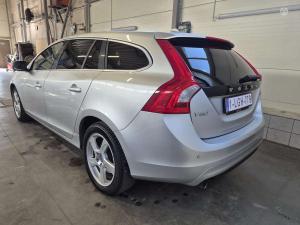 Pelēks Volvo V60 2015 Raseiniai, ar dzinēja tilpumu 1.98 L un nobraukumu 318 tūkst. km par 4700 €, foto 6 vietnē AUTOMOTO.COM.LV