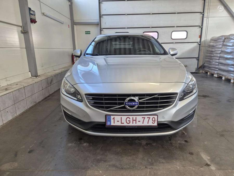 Pelēks Volvo V60 2015 Raseiniai, ar dzinēja tilpumu 1.98 L un nobraukumu 318 tūkst. km par 4700 €, foto 7 vietnē AUTOMOTO.COM.LV