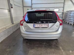 Pelēks Volvo V60 2015 Raseiniai, ar dzinēja tilpumu 1.98 L un nobraukumu 318 tūkst. km par 4700 €, foto 8 vietnē AUTOMOTO.COM.LV