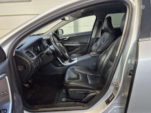 Pelēks Volvo V60 2015 Raseiniai, ar dzinēja tilpumu 1.98 L un nobraukumu 318 tūkst. km par 4700 €, foto 15 vietnē AUTOMOTO.COM.LV
