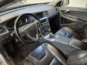 Pelēks Volvo V60 2015 Raseiniai, ar dzinēja tilpumu 1.98 L un nobraukumu 318 tūkst. km par 4700 €, foto 16 vietnē AUTOMOTO.COM.LV