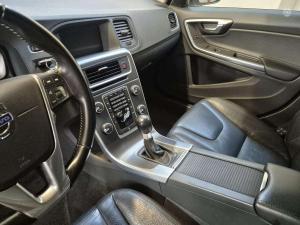 Pelēks Volvo V60 2015 Raseiniai, ar dzinēja tilpumu 1.98 L un nobraukumu 318 tūkst. km par 4700 €, foto 17 vietnē AUTOMOTO.COM.LV