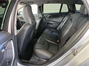 Pelēks Volvo V60 2015 Raseiniai, ar dzinēja tilpumu 1.98 L un nobraukumu 318 tūkst. km par 4700 €, foto 23 vietnē AUTOMOTO.COM.LV
