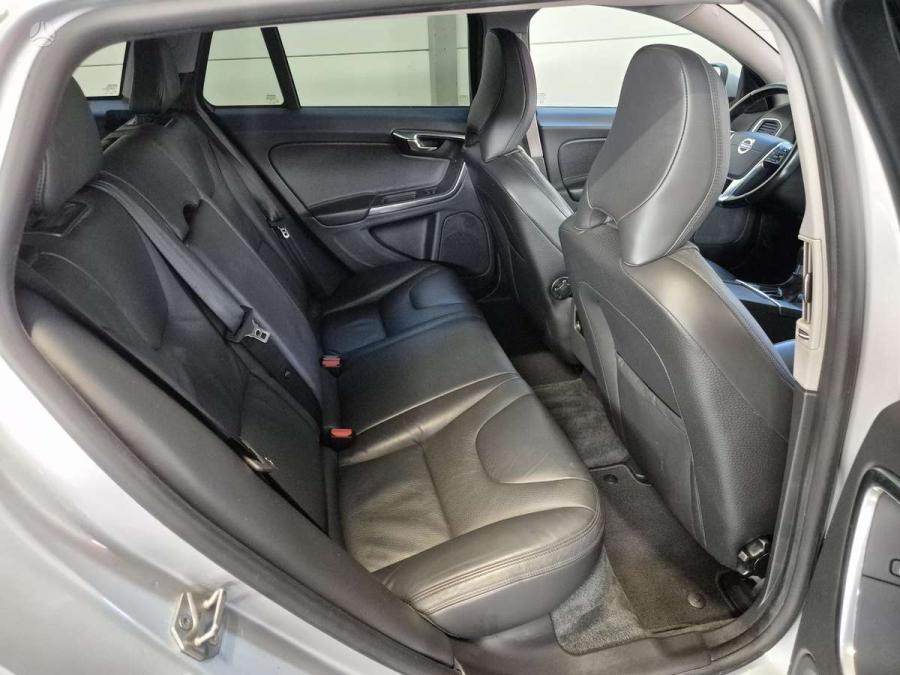 Pelēks Volvo V60 2015 Raseiniai, ar dzinēja tilpumu 1.98 L un nobraukumu 318 tūkst. km par 4700 €, foto 24 vietnē AUTOMOTO.COM.LV