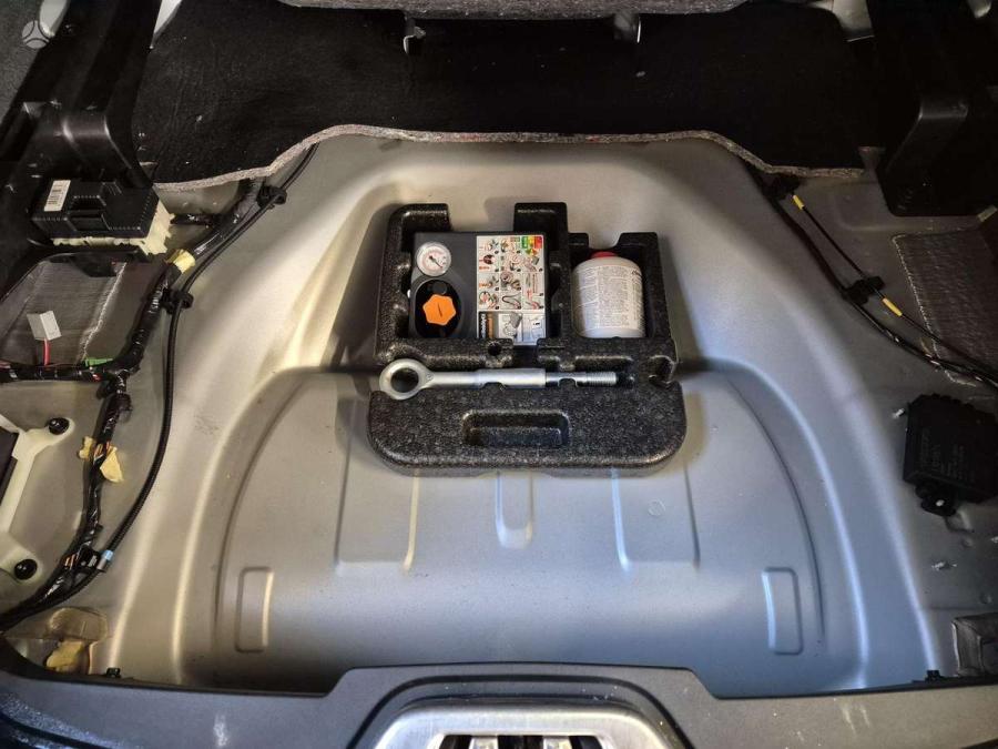 Pelēks Volvo V60 2015 Raseiniai, ar dzinēja tilpumu 1.98 L un nobraukumu 318 tūkst. km par 4700 €, foto 27 vietnē AUTOMOTO.COM.LV