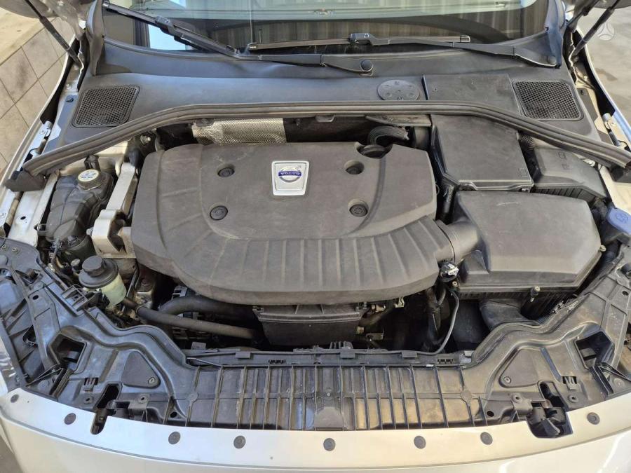 Pelēks Volvo V60 2015 Raseiniai, ar dzinēja tilpumu 1.98 L un nobraukumu 318 tūkst. km par 4700 €, foto 28 vietnē AUTOMOTO.COM.LV