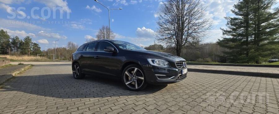 Pelēks Volvo V60 2016 Aizkraukle, ar dzinēja tilpumu 2.40 L un nobraukumu 162 tūkst. km par 9200 €, foto 1 vietnē AUTOMOTO.COM.LV