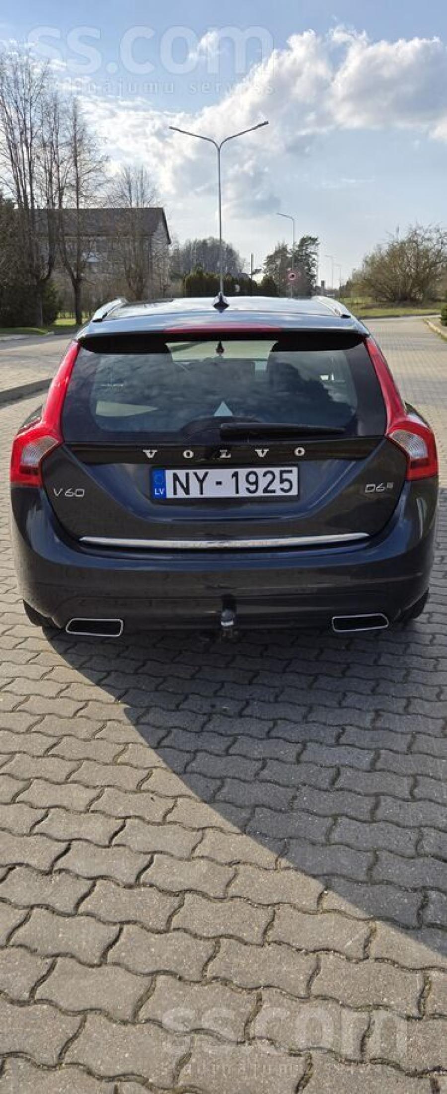 Pelēks Volvo V60 2016 Aizkraukle, ar dzinēja tilpumu 2.40 L un nobraukumu 162 tūkst. km par 9200 €, foto 3 vietnē AUTOMOTO.COM.LV