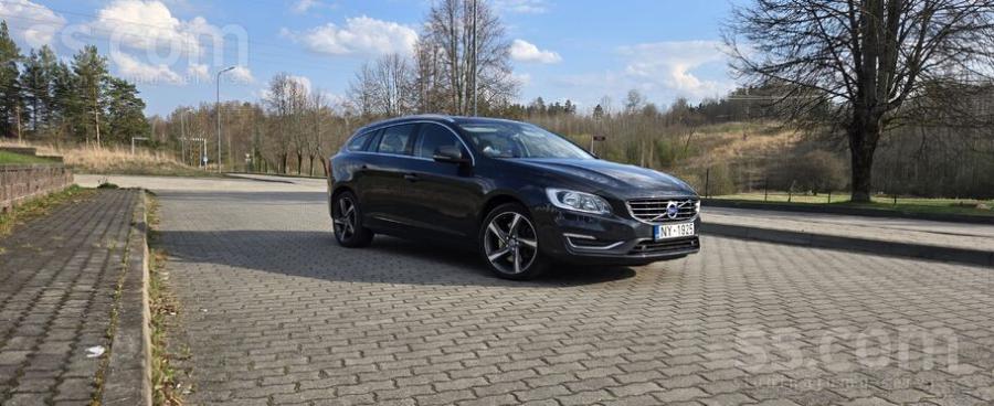 Pelēks Volvo V60 2016 Aizkraukle, ar dzinēja tilpumu 2.40 L un nobraukumu 162 tūkst. km par 9200 €, foto 5 vietnē AUTOMOTO.COM.LV