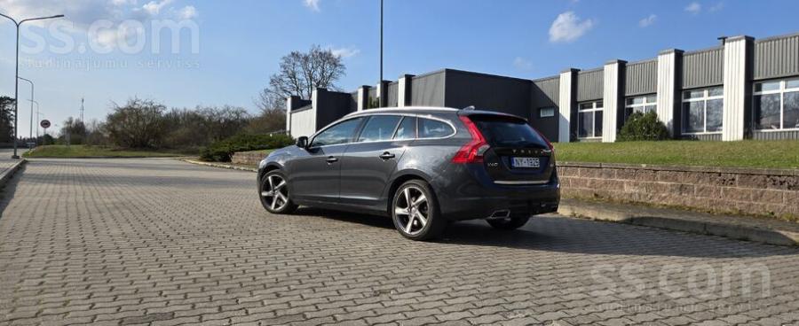 Pelēks Volvo V60 2016 Aizkraukle, ar dzinēja tilpumu 2.40 L un nobraukumu 162 tūkst. km par 9200 €, foto 20 vietnē AUTOMOTO.COM.LV