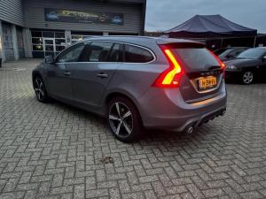 Grey Volvo V60 2016 in Riga, with an engine capacity of 2.40 L and mileage of 166 thousand km for 11995 €, photo 4 on AUTOMOTO.COM.LV