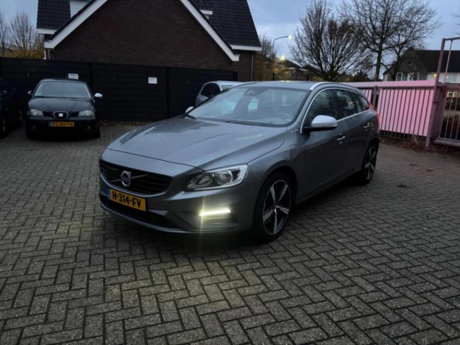 Grey Volvo V60 2016 in Riga, with an engine capacity of 2.40 L and mileage of 166 thousand km for 11995 €, photo 6 on AUTOMOTO.COM.LV