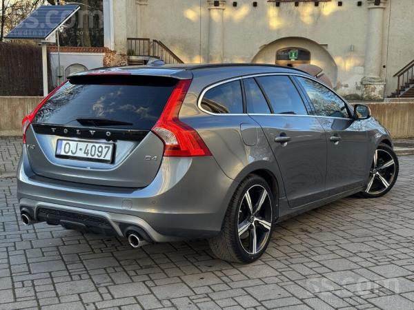 Pelēks Volvo V60 2016 Jelgava, ar dzinēja tilpumu 2.00 L un nobraukumu 262 tūkst. km par 11700 €, foto 3 vietnē AUTOMOTO.COM.LV