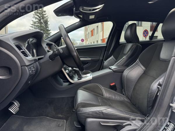 Pelēks Volvo V60 2016 Jelgava, ar dzinēja tilpumu 2.00 L un nobraukumu 262 tūkst. km par 11700 €, foto 6 vietnē AUTOMOTO.COM.LV