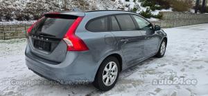 Grey Volvo V60 2016 in Rakvere, with an engine capacity of 2.00 L and mileage of 198 thousand km for 9990 €, photo 2 on AUTOMOTO.COM.LV