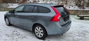 Grey Volvo V60 2016 in Rakvere, with an engine capacity of 2.00 L and mileage of 198 thousand km for 9990 €, photo 3 on AUTOMOTO.COM.LV
