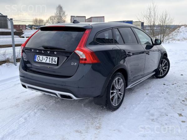 Pelēks Volvo V60 2016 Rīga, ar dzinēja tilpumu 2.00 L un nobraukumu 256 tūkst. km par 11995 €, foto 4 vietnē AUTOMOTO.COM.LV