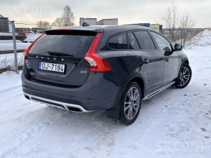Pelēks Volvo V60 2016 Rīga, ar dzinēja tilpumu 2.00 L un nobraukumu 256 tūkst. km par 11995 €, foto 4 vietnē AUTOMOTO.COM.LV