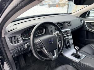 Pelēks Volvo V60 2016 Rīga, ar dzinēja tilpumu 2.00 L un nobraukumu 256 tūkst. km par 11995 €, foto 9 vietnē AUTOMOTO.COM.LV