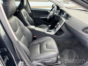 Pelēks Volvo V60 2016 Rīga, ar dzinēja tilpumu 2.00 L un nobraukumu 256 tūkst. km par 11995 €, foto 16 vietnē AUTOMOTO.COM.LV