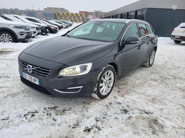 Grey Volvo V60 2016 in Taurage, with an engine capacity of 1.97 L and mileage of 262 thousand km for 6500 €, photo 2 on AUTOMOTO.COM.LV