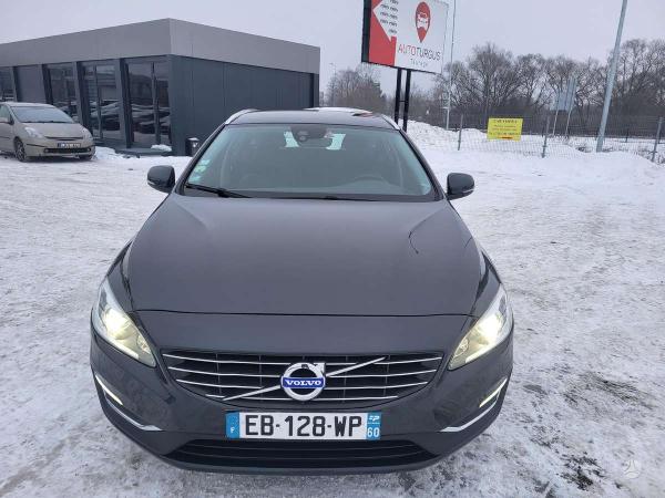 Grey Volvo V60 2016 in Taurage, with an engine capacity of 1.97 L and mileage of 262 thousand km for 6500 €, photo 3 on AUTOMOTO.COM.LV