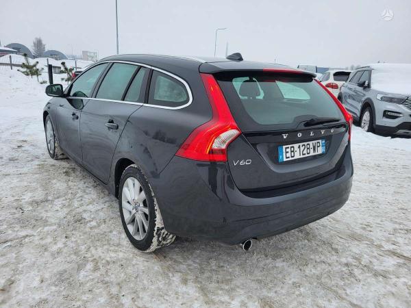Grey Volvo V60 2016 in Taurage, with an engine capacity of 1.97 L and mileage of 262 thousand km for 6500 €, photo 4 on AUTOMOTO.COM.LV