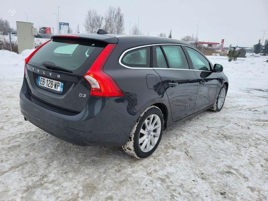 Pelēks Volvo V60 2016 Tauragė, ar dzinēja tilpumu 1.97 L un nobraukumu 262 tūkst. km par 6500 €, foto 5 vietnē AUTOMOTO.COM.LV