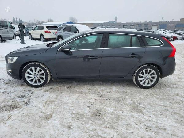 Grey Volvo V60 2016 in Taurage, with an engine capacity of 1.97 L and mileage of 262 thousand km for 6500 €, photo 8 on AUTOMOTO.COM.LV