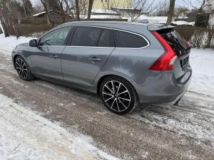 Grey Volvo V60 2016 in Alytus, with an engine capacity of 1.98 L and mileage of 281 thousand km for 6599 €, photo 6 on AUTOMOTO.COM.LV