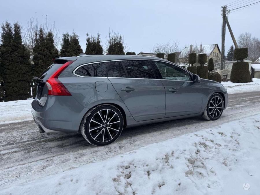 Grey Volvo V60 2016 in Alytus, with an engine capacity of 1.98 L and mileage of 281 thousand km for 6599 €, photo 10 on AUTOMOTO.COM.LV