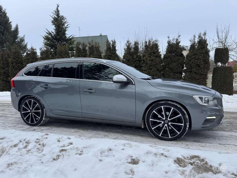 Grey Volvo V60 2016 in Alytus, with an engine capacity of 1.98 L and mileage of 281 thousand km for 6599 €, photo 11 on AUTOMOTO.COM.LV