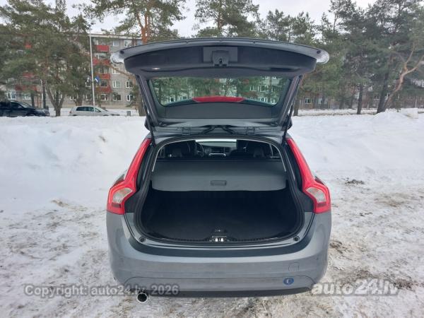 Серый Вольво B60 2016 в Таллин, объемом двигателя 2.00 л и пробегом 153 тыс. км за 8500 €, фото 11 на AUTOMOTO.COM.LV