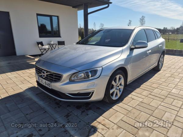 Grey Volvo V60 2016 in Voru, with an engine capacity of 2.00 L and mileage of 304 thousand km for 7690 €, photo 2 on AUTOMOTO.COM.LV
