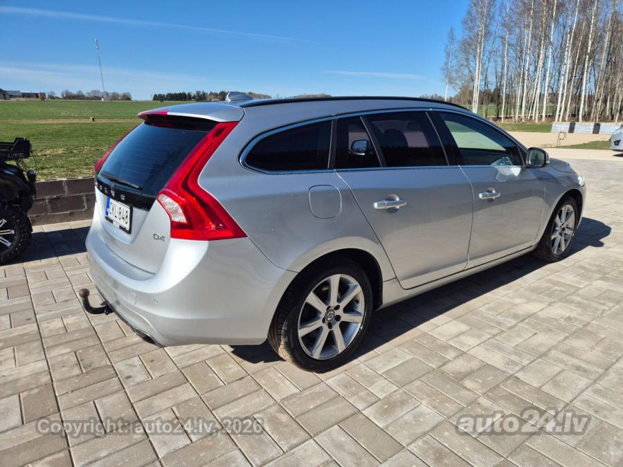 Pelēks Volvo V60 2016 Veru, ar dzinēja tilpumu 2.00 L un nobraukumu 304 tūkst. km par 7690 €, foto 4 vietnē AUTOMOTO.COM.LV