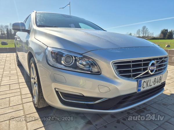 Grey Volvo V60 2016 in Voru, with an engine capacity of 2.00 L and mileage of 304 thousand km for 7690 €, photo 6 on AUTOMOTO.COM.LV