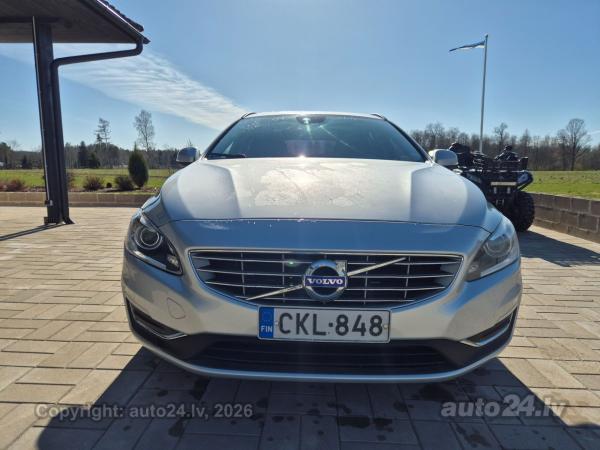 Grey Volvo V60 2016 in Voru, with an engine capacity of 2.00 L and mileage of 304 thousand km for 7690 €, photo 7 on AUTOMOTO.COM.LV